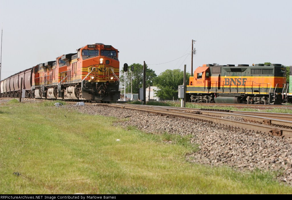BNSF 5361 leads 110 loads of grain south